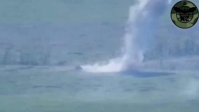 A Ukrainian tank neutralizing a Russian/DPR T-64BV tank and then is ...