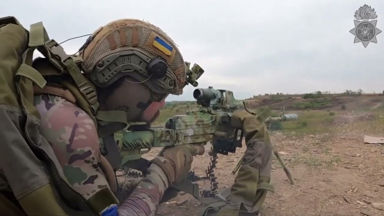 Moment Soldiers of the National Guard of Ukraine are cleaning Ukraine ...