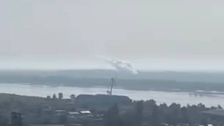 Moment hit the bridge! He is falling... The occupiers shot down the ...